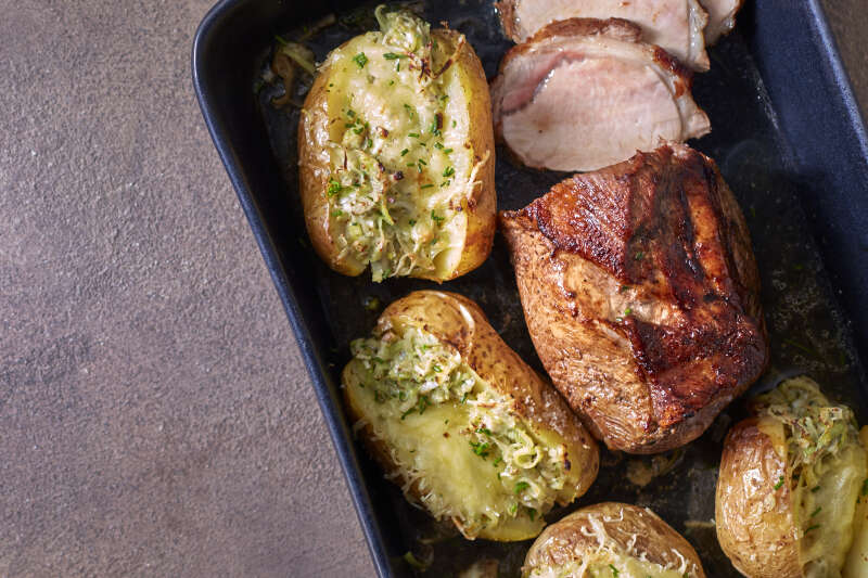 Recept voor Gebraad en gevulde aardappel met prei en blauwe kaas | Bio ...